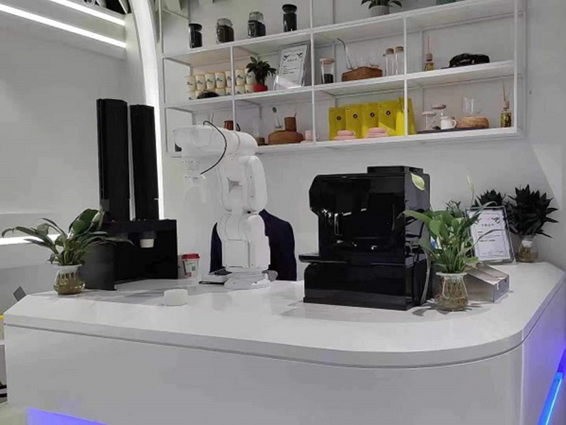 Revolutionary Robot Bartender: Serve Drinks with Ease!