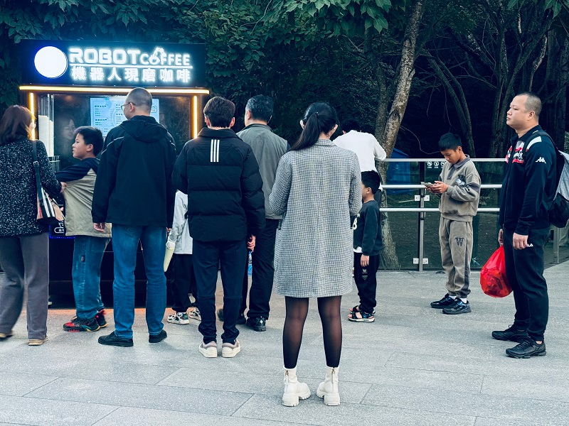 Revolutionize Refreshments: Automated Drink Kiosk Solutions