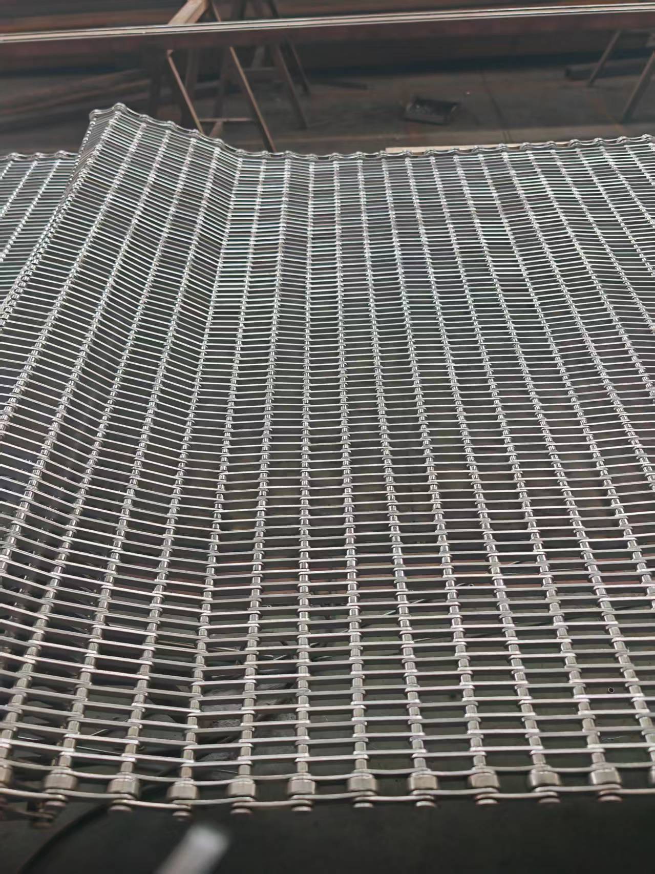 Heavy-Duty SUS 304 Conveyor Belt for Abrasion-Intensive Processes - HUADA
